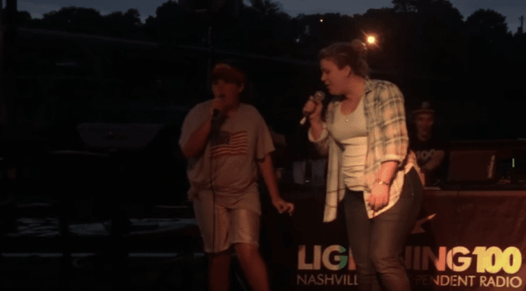 Kelly Clarkson sings Love shack with Ava Davis