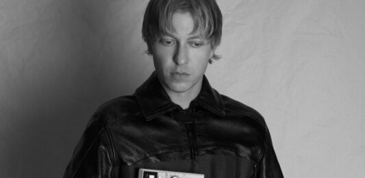 Lisa Goe – Lightning 100